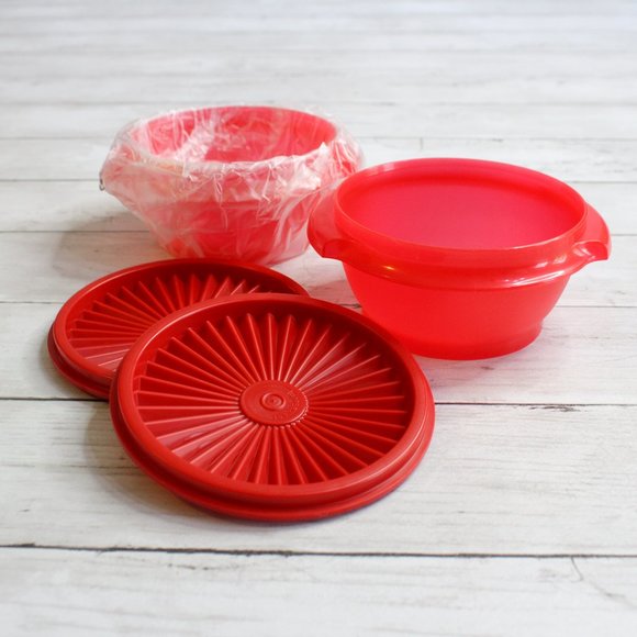 Tupperware | Kitchen | Tupperware Servalier Bowls Push Top Seal Lids ...